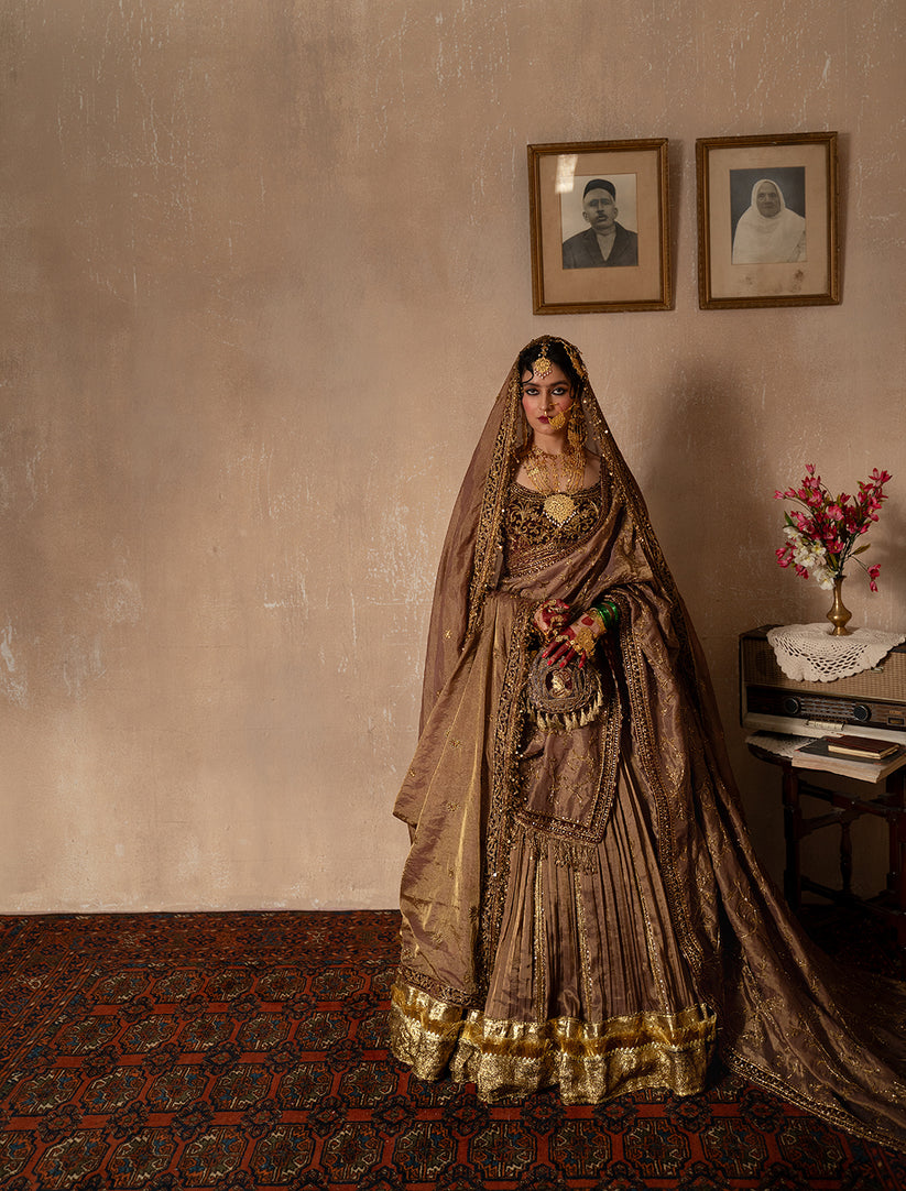 THE LAMPI-CHADDI LEHENGA – Divani